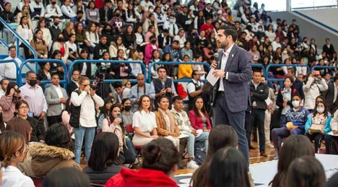 Entregan becas a estudiantes de la Escuela Normal del Estado - redinfo7.com
